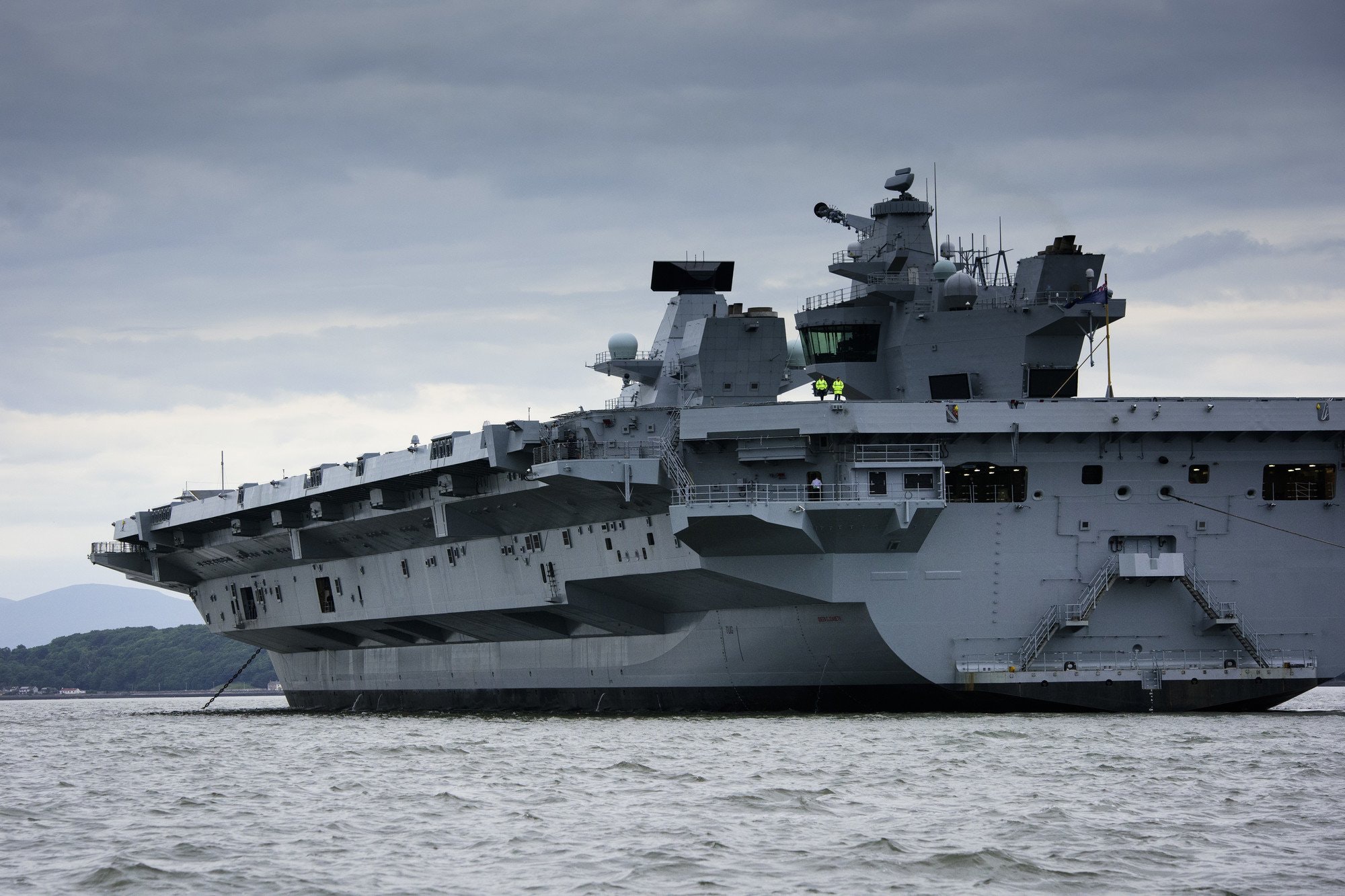 HMS Queen Elizabeth encounters propeller shaft debris issue on trials