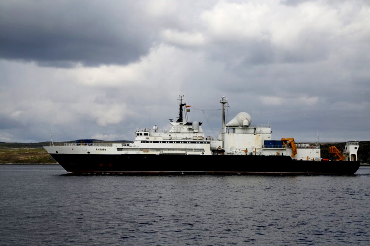 Russian spy ship ‘Yantar’ in English channel