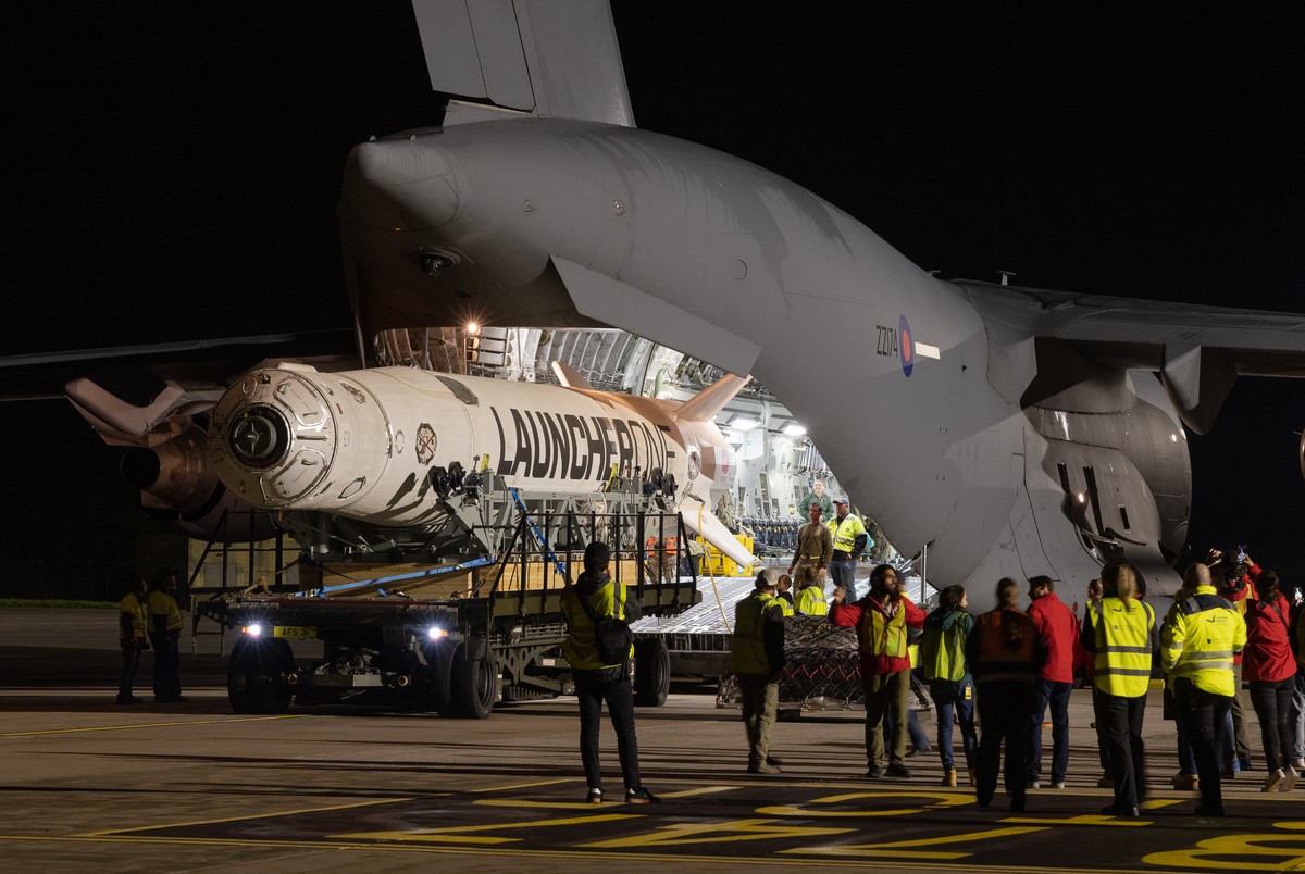 RAF C-17 delivers rocket ahead of first UK space launch