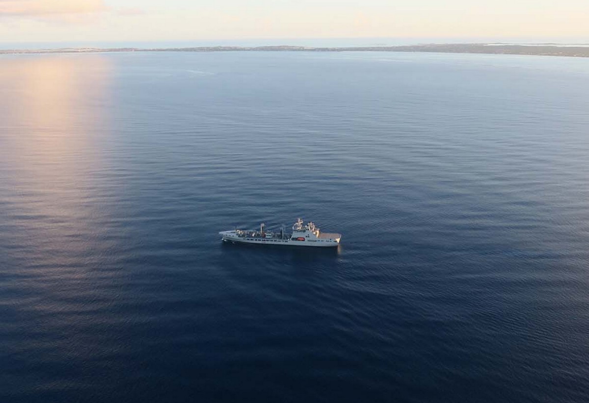 British ship suppresses gang violence in Overseas Territory