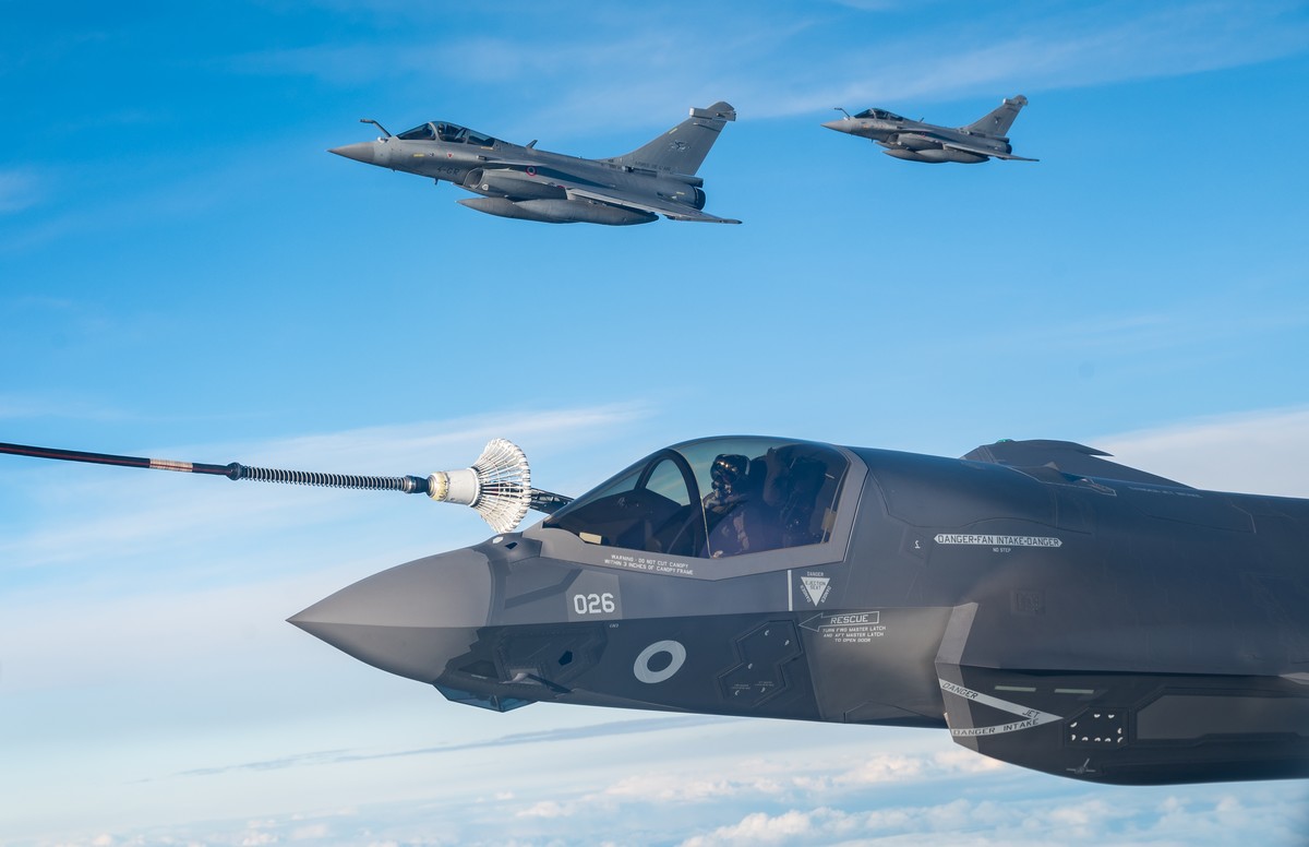 UK and French jets team up against simulated aerial threat
