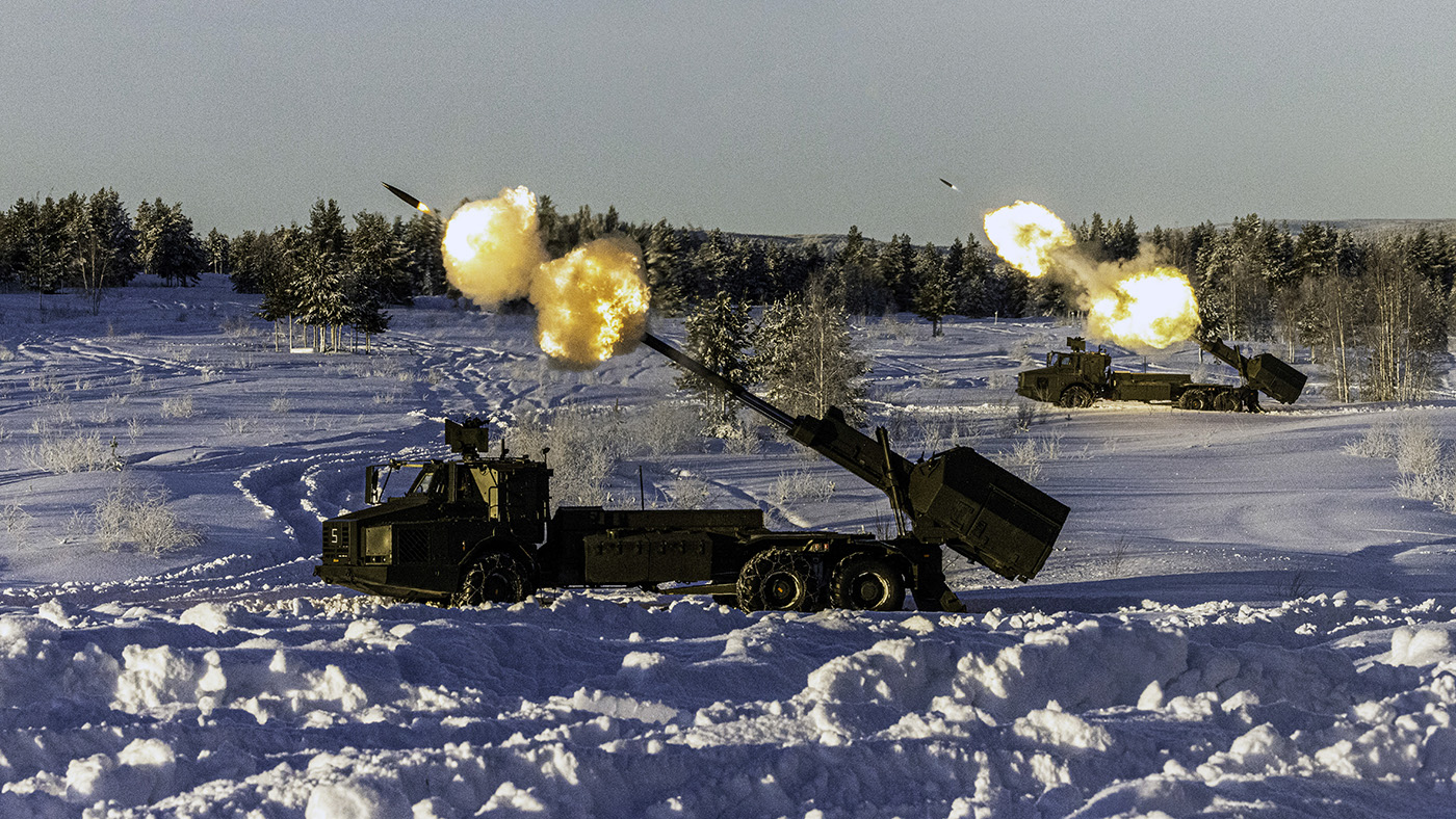 British troops fire Archer artillery in Sweden