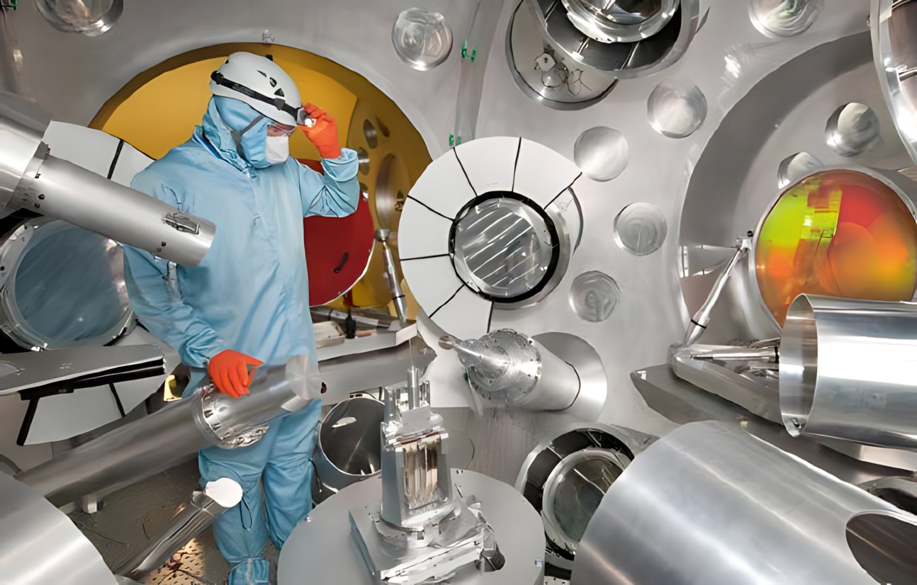 Britain developing new nuclear warhead