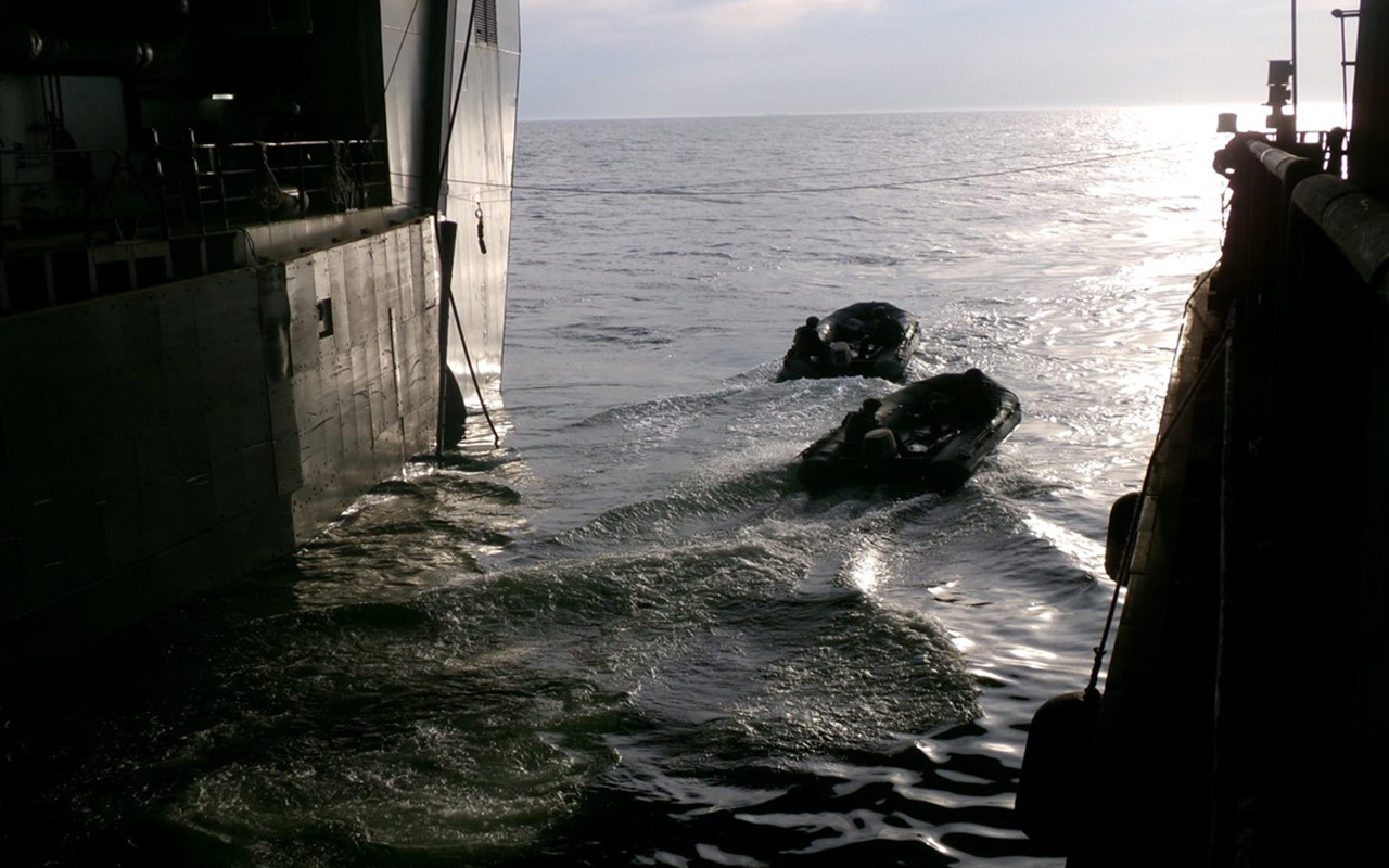 UK Commando forces practice raiding in Baltic Sea