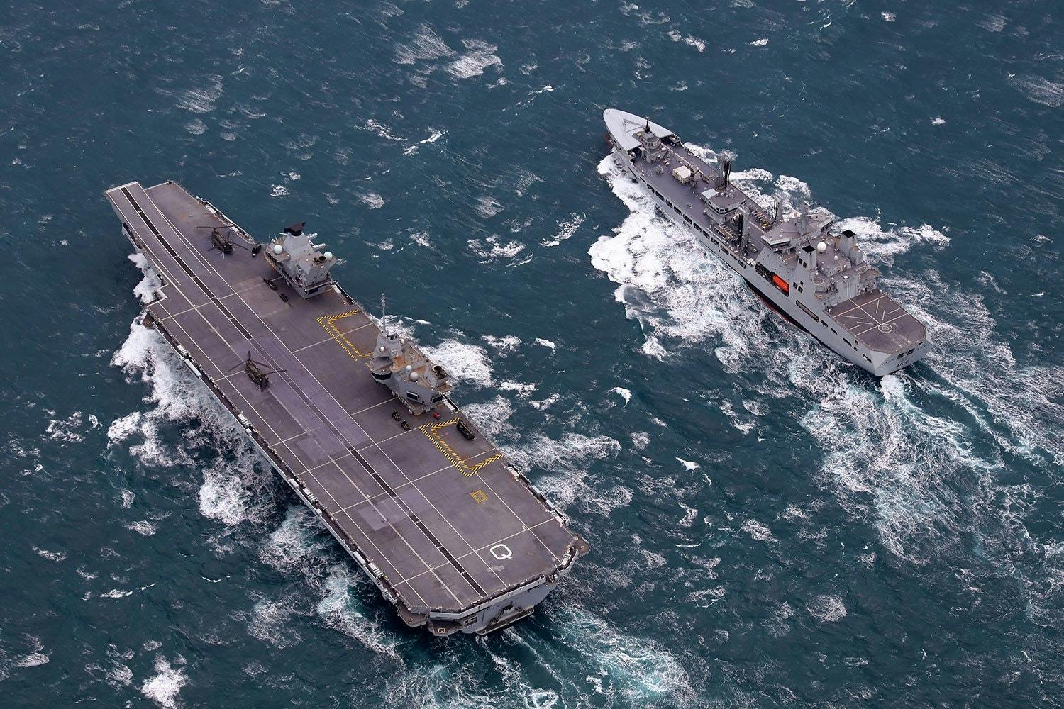 IN PICTURES: HMS Queen Elizabeth and RFA Tidespring meet up for ...