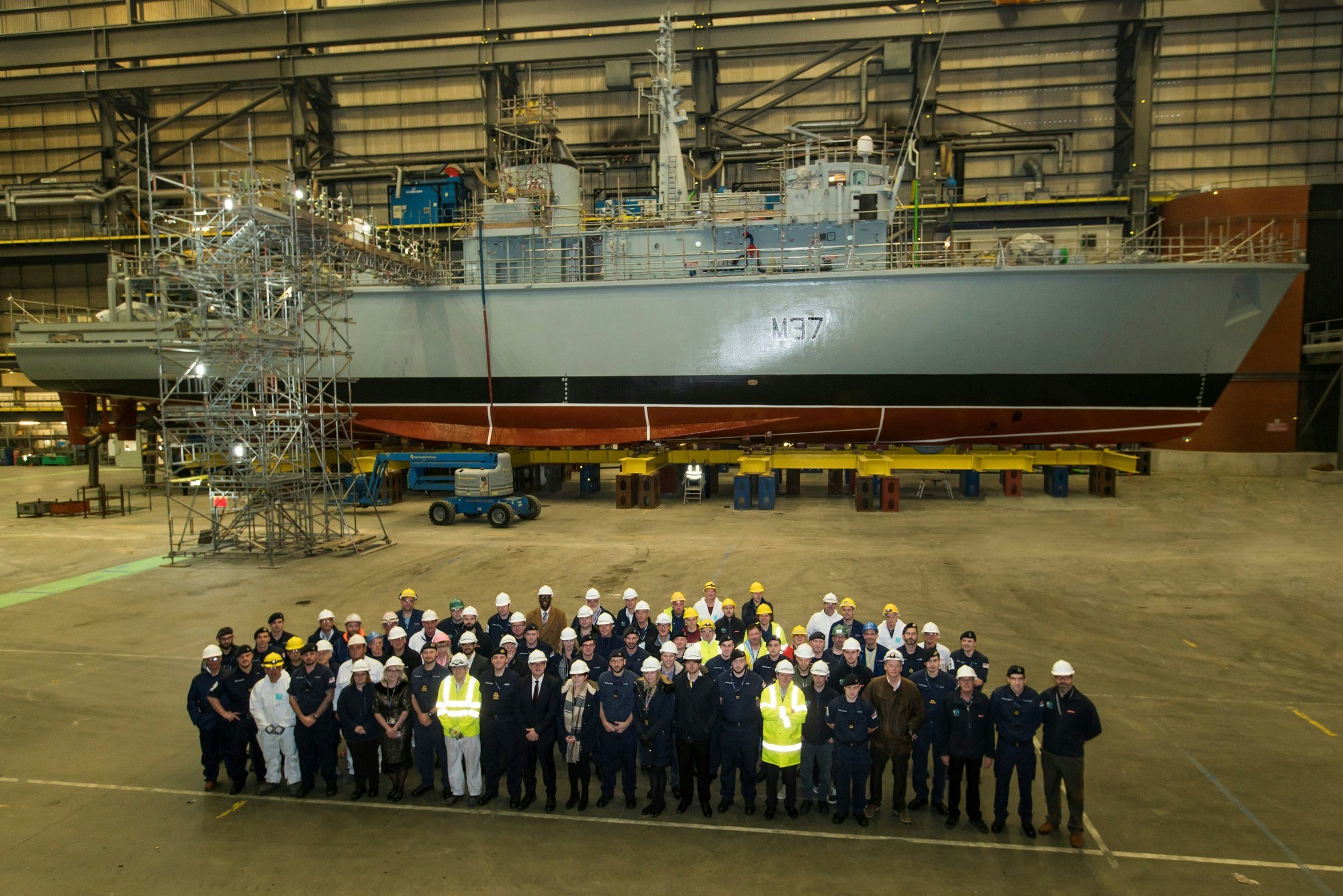 HMS Chiddingfold returns to water following upkeep
