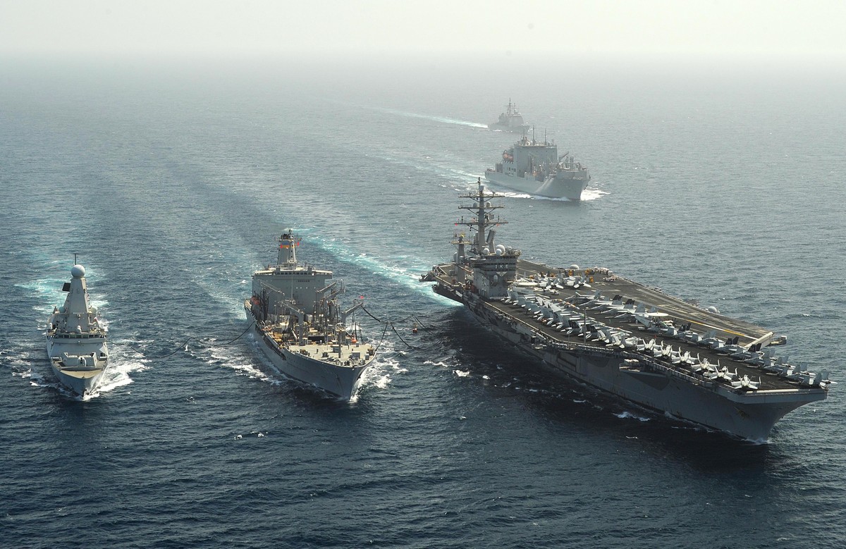 HMS Dragon trains with American supercarrier