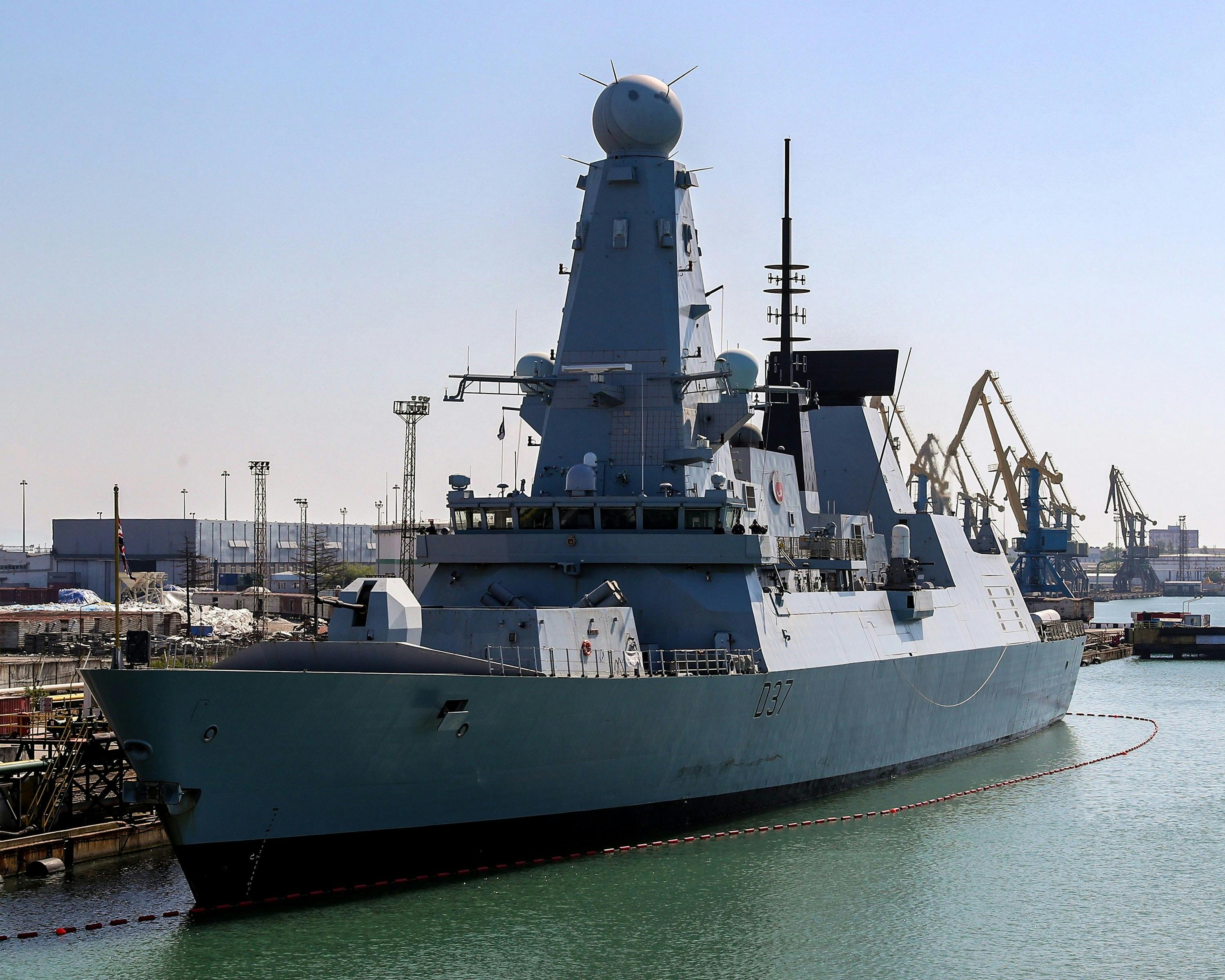 Defence Minister visits flagship of Standing NATO Maritime Group 2, HMS ...