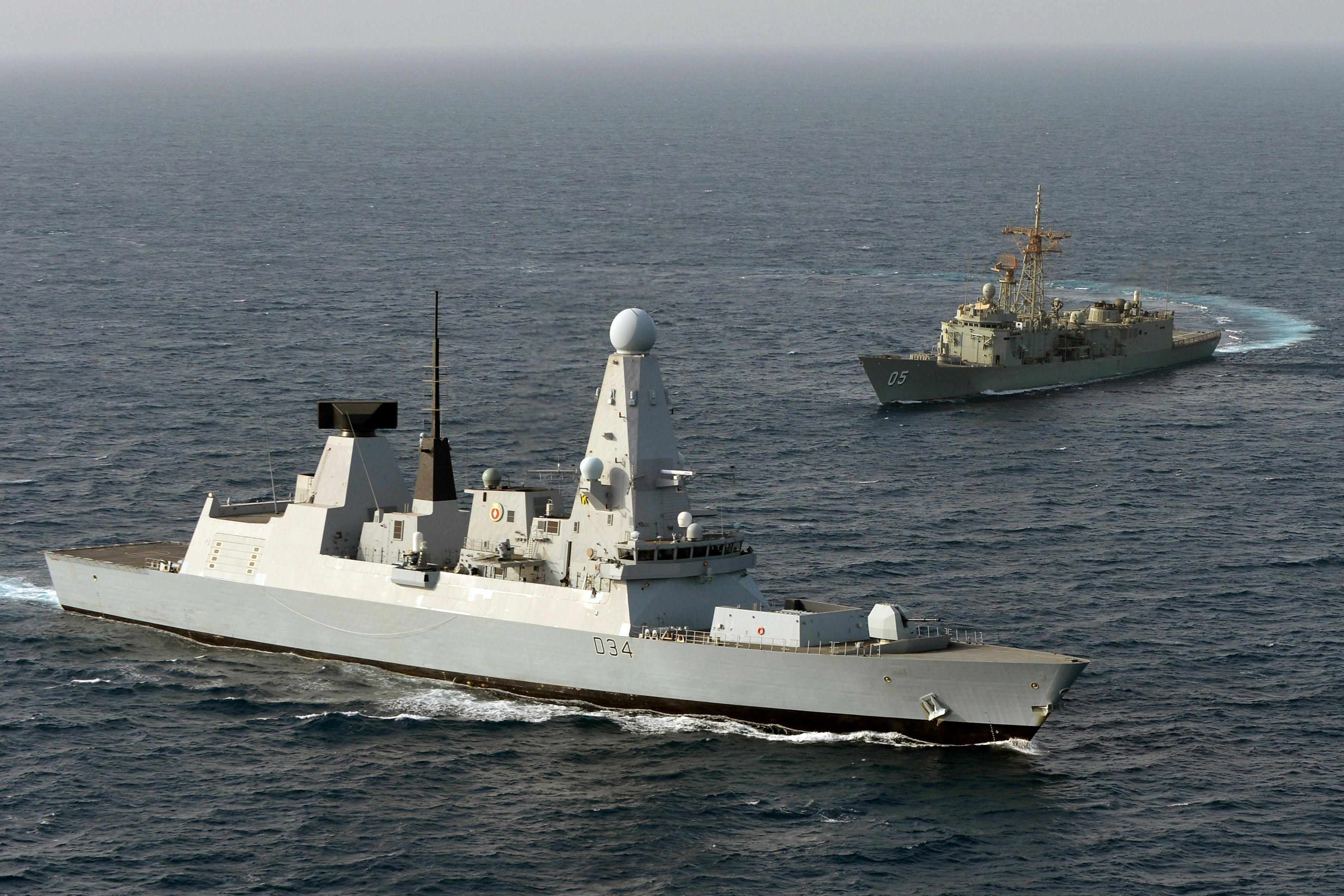HMS Diamond deploys to tackle arms trafficking
