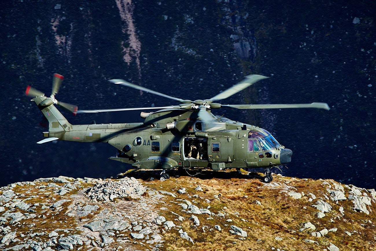 Commando Helicopter Force team up with 45 Commando in Exercise Flying ...